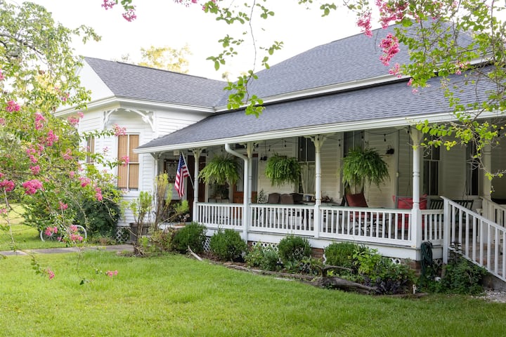 Southernly Charmed To Greet You! - Fairhope