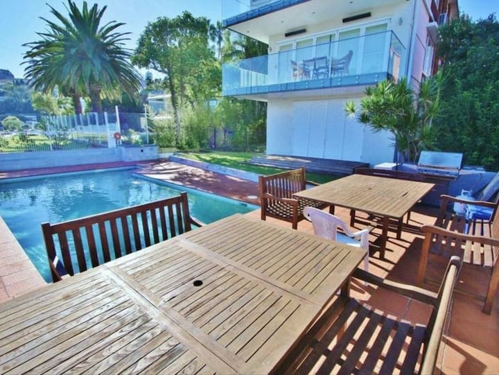 Beach Front House W/ Pool & Harbour Bridge Views - Bondi Beach