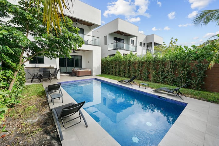 Botanical Home W Pool & Hot Tub Near Beach - Fort Lauderdale