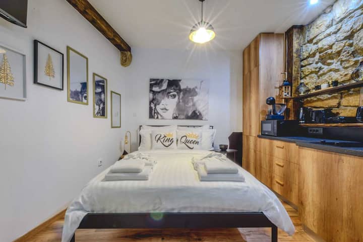 Beautiful Studio Luna In The Heart Of Old Town - Rovinj