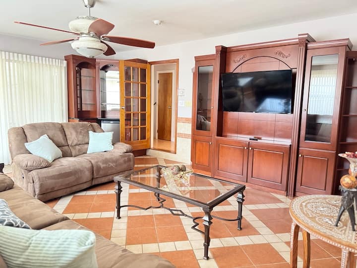 Huge 4br/2bath/free Parking/nyc/ Ewr/ Metlife - Bloomfield, NJ