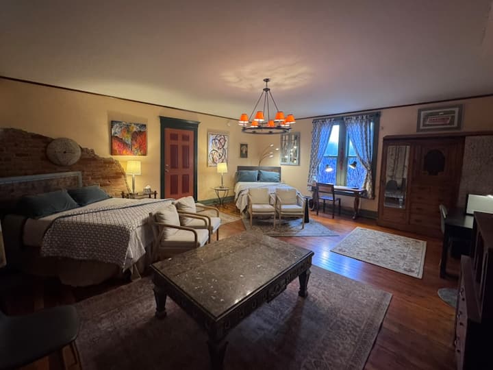Unboring Bordello, Two Bedroom Suite - Bisbee, AZ