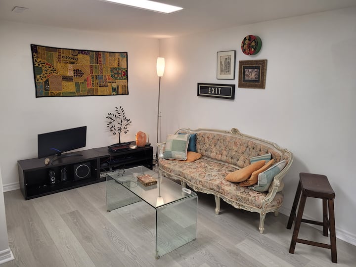 Cozy Relaxing Full Basement Apartment - Toronto