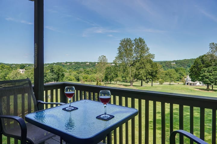 Black Bear: Golf View Resort Condo With Pool - Branson, MO