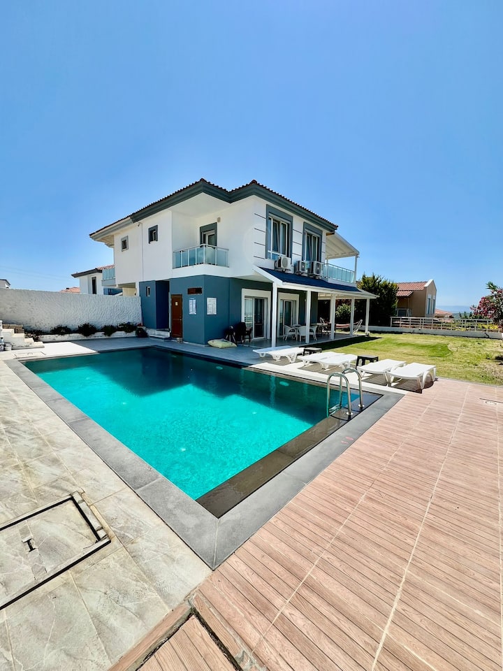 Large Garden, Sea View, Private Pool Villa - Alaçatı