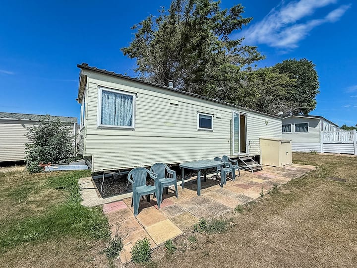 Lovely Caravan At Valley Farm, Sleeps 8 Ref 46127v - Clacton-on-Sea