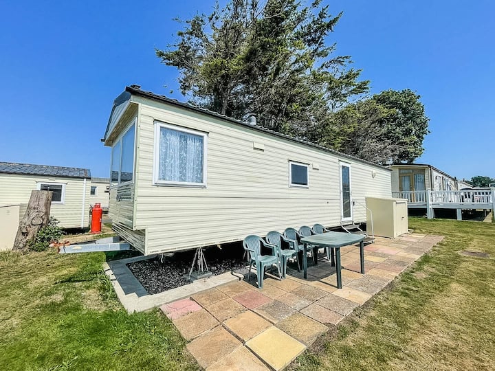 Lovely Caravan At Valley Farm, Sleeps 8 Ref 46127v - Frinton-on-Sea