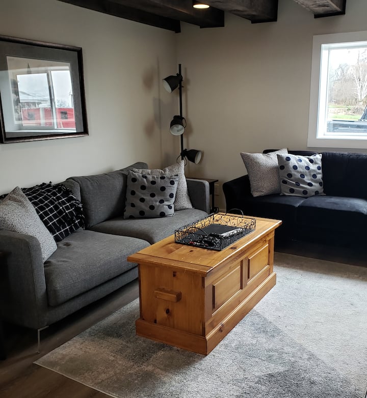 3 Bedroom -3 Bathroom.  Spacious  Modern Comfy - Beamsville