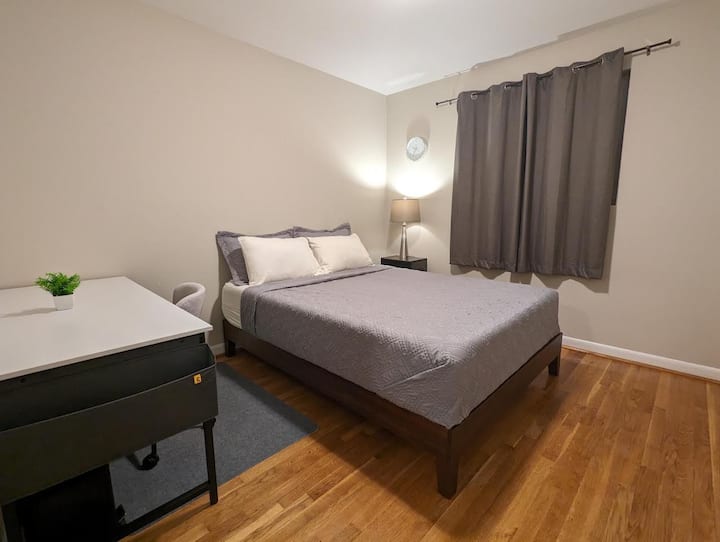 The Grey Cozy Corner In Alexandria (Room #1) - Alexandria, VA
