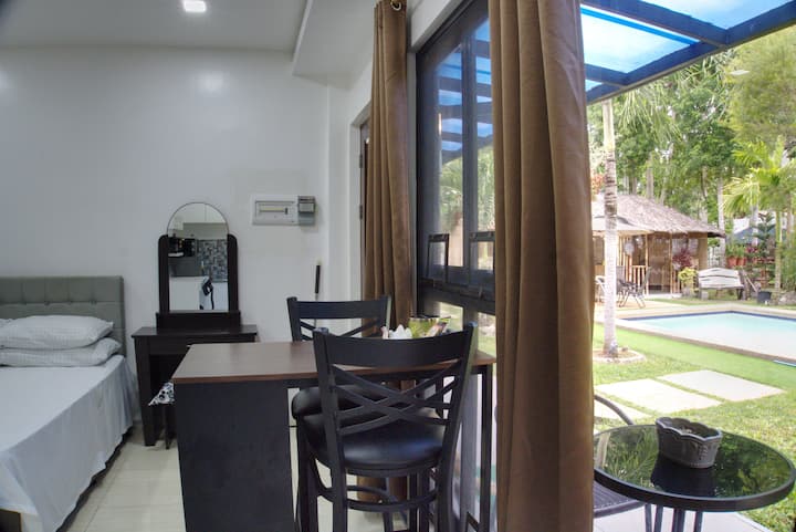 Quiet Poolside Studio A + Garden + Fast Internet - 道伊斯