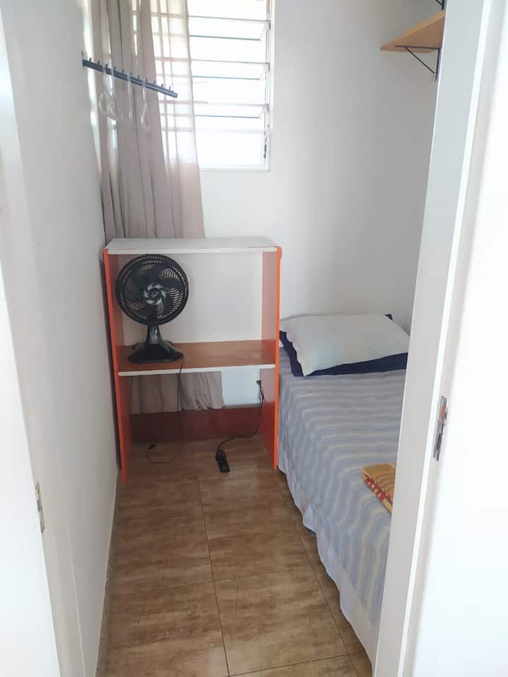 Quarto Pequeno E Aconchegante. - Belo Horizonte