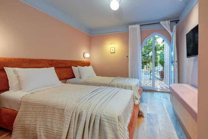 Yonca Anjelika Hotel In Gocek Two Twin Rooms - Göcek