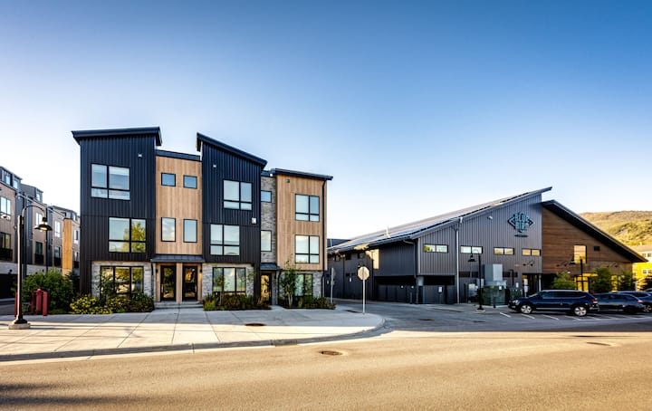 New 3 Bedroom Townhome, Private Hot Tub With View! - Silverthorne, CO