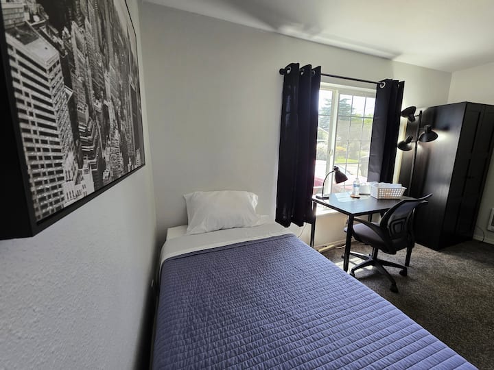 Azurite Rm, Quiet/wi-fi, Walk To Dining/transit - Portland, OR