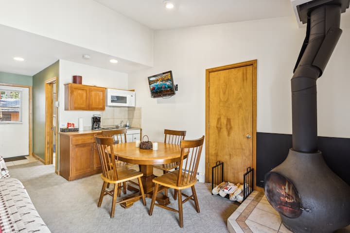 2 Bd Kitchenette Suite On River - Estes Park, CO