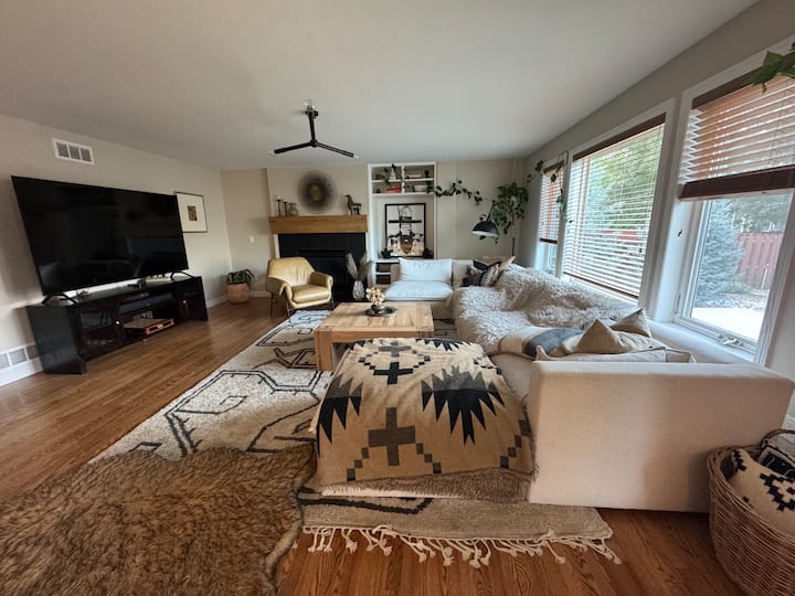 Family-friendly 5-bedroom Home! - Erie, CO