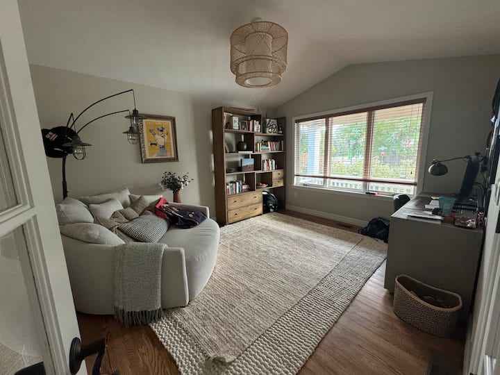 Family-friendly 5-bedroom Home! - Erie, CO