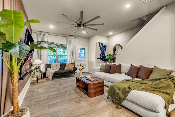North Laredo: An Aesthetic Townhome - Lake Casa Blanca International State Park, Laredo