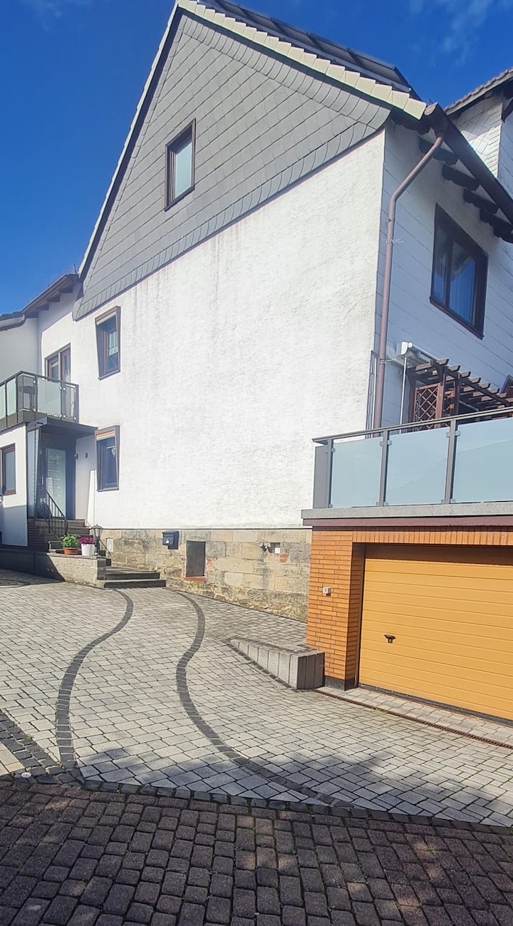 Schönes Ferienhaus Mit Balkon Und Terrasse - Hessisch Lichtenau