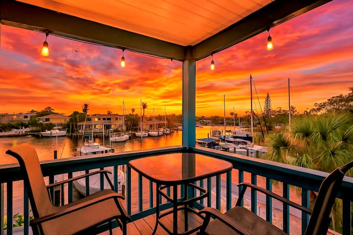 2nd Floor Canal View Pelican 6-king Bed-johns Pass - Madeira Beach, FL