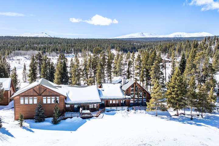 Classic 7 Bedroom Mountain Lodge 30 Min. To Breck - Colorado