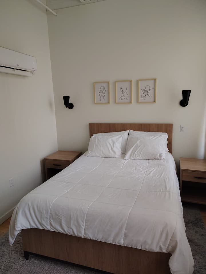 Fully Furnished Private Studio Loft Free Utilities - Hartford, CT