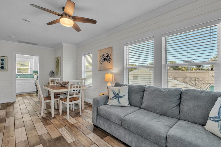 Heated Pool- 99 Steps To Beach- Coastal Upper Unit - Clearwater Beach