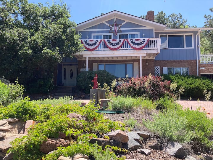 Picturesque Bluffside Apartment In Home - Colorado Springs, CO