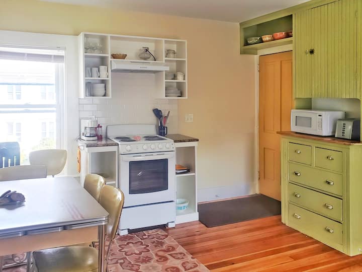 Historic Downtown Apartment, Unscented Products - Northampton, MA