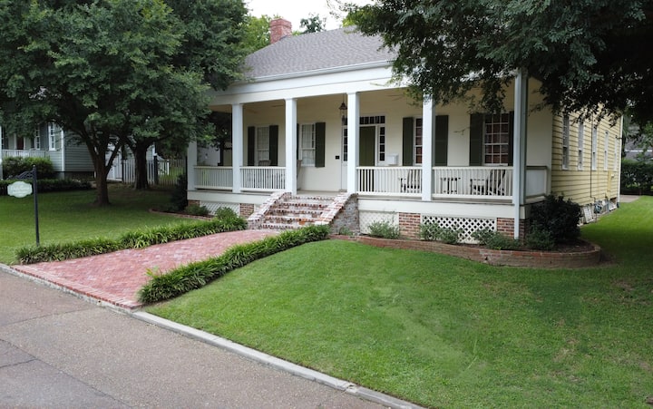 Elmsley Cottage: Charm & Spaciousness In Natchez - Natchez, MS