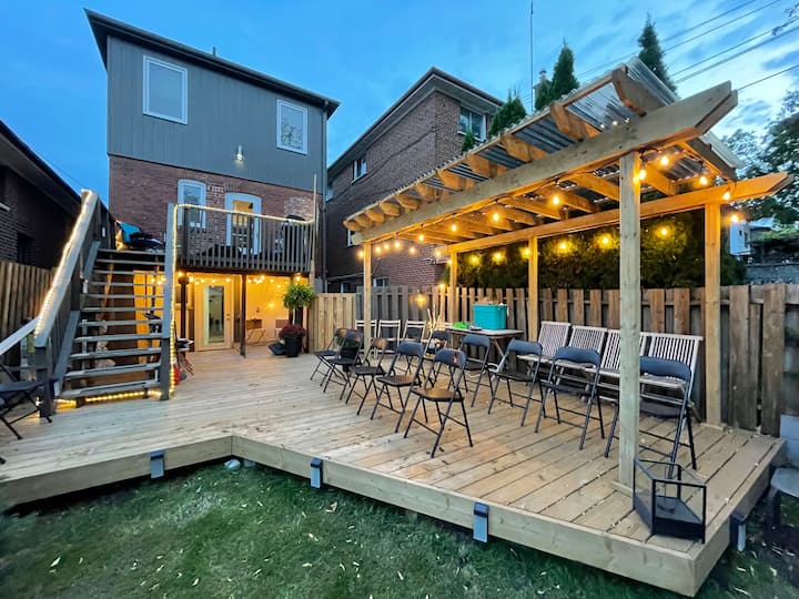 East York Apartment With Backyard,  Rear Entrance - Toronto, ON