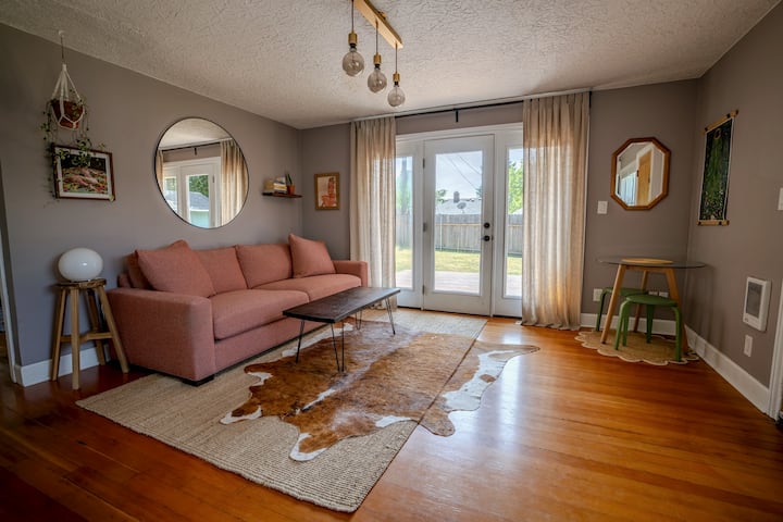 Groovy House Near Pdx W/ Deck, Workspace, Ac - Vancouver, WA