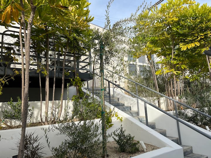 Guesthouse W/adjacent Additional Living Space - Santa Monica, CA