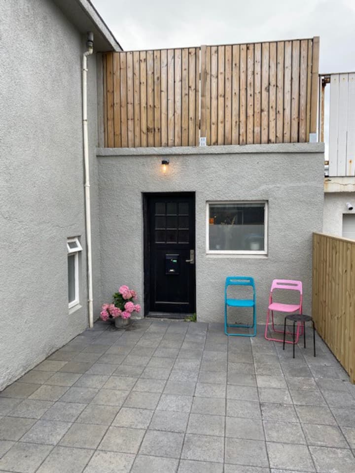 A Cozy Guesthouse In Laugardalur - Iceland