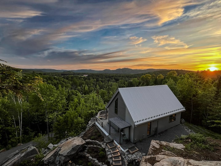 Mountaintop Retreat - Mother Rock Cabin - Laurentides