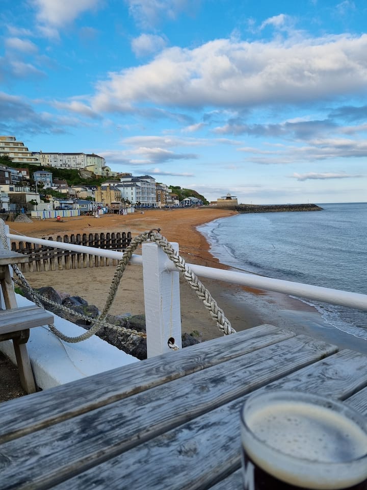 Stunning Views Of Ventnor Beach And Harbour - Mount Bay