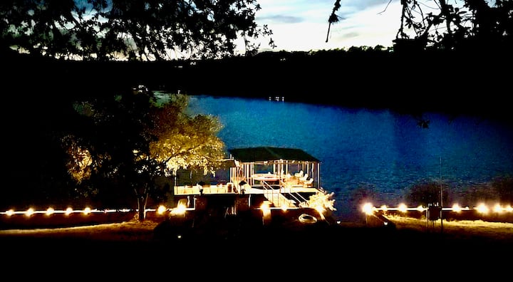 Birdhouse Cottage At The Lake - King Bed - Spicewood, TX