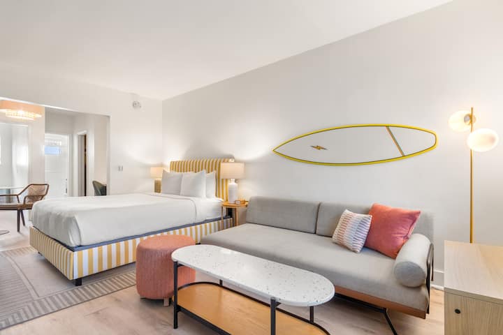 Bungalow - Miami Beach, FL