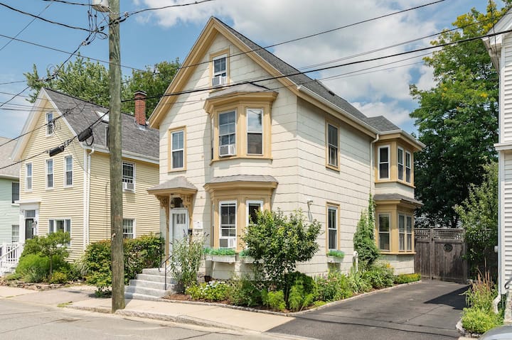 Historic Charm, Modern Comfort - Portsmouth, NH