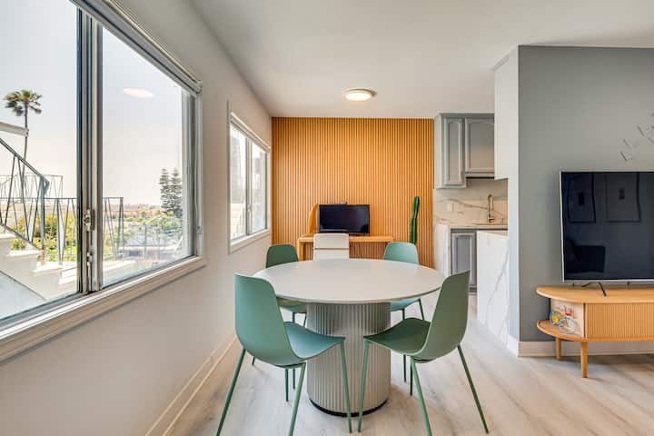 Stylish Ocean View At Santa Monica Beach - Santa Monica, CA