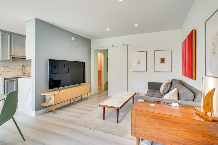 Stylish Ocean View At Santa Monica Beach - Santa Monica, CA