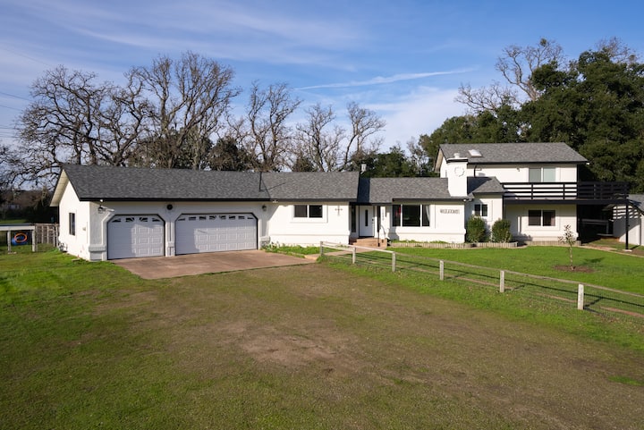 Modern, Dog Park, Game Room, Fire Pit, Playground - Atascadero, CA