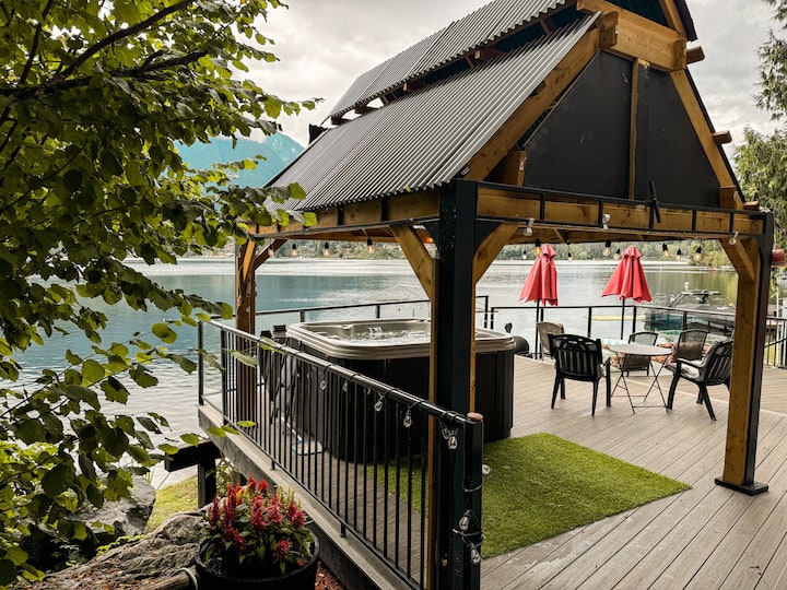 Spectacular Water Front, Private Dock Lake House - Hope