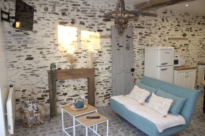 Le Petit Gîte Dans Notre Jardin * Sauna Et Jacuzzi - Jura