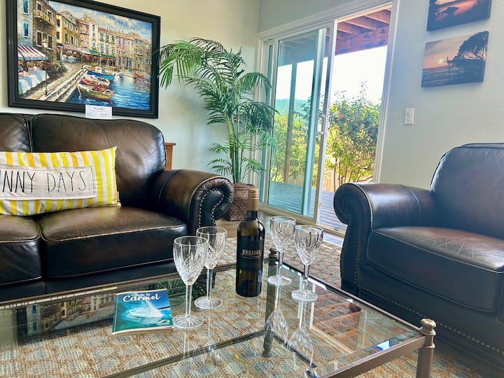 Spacious & Inviting 2 Br Retreat In Prime Location - Carmel-by-the-Sea