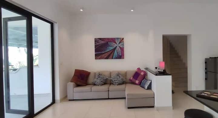 Ensuite Double Bedroom, Garden Views & Air-con - Sri Lanka