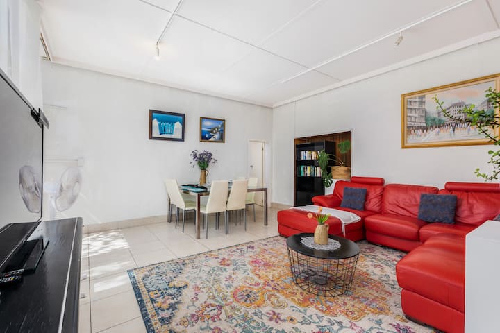 Classic 2br Guest Suite Near Lake W/ Garden Oasis - 캔버라