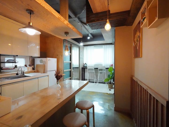 탁트인 전망의 아늑한 이대역 1분 2r 1b - Seúl