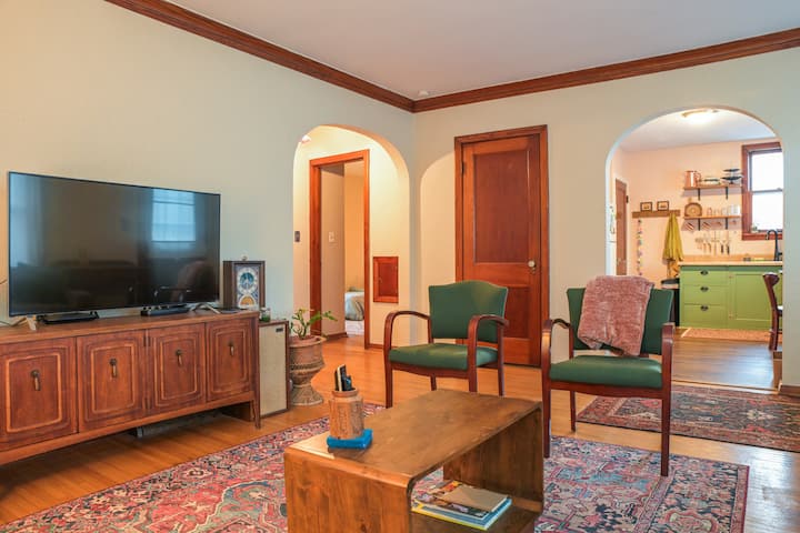 Charming 2-br Peoria Home - Peoria, IL