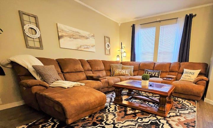 Summit Retreat - Townhouse With A Two-car Garage - Colorado Springs, CO